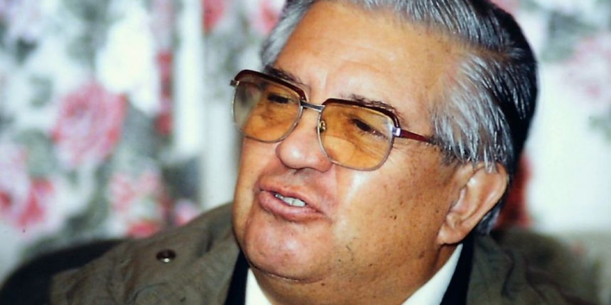 Ejército mantiene placas y fotos de Manuel Contreras en sus regimientos